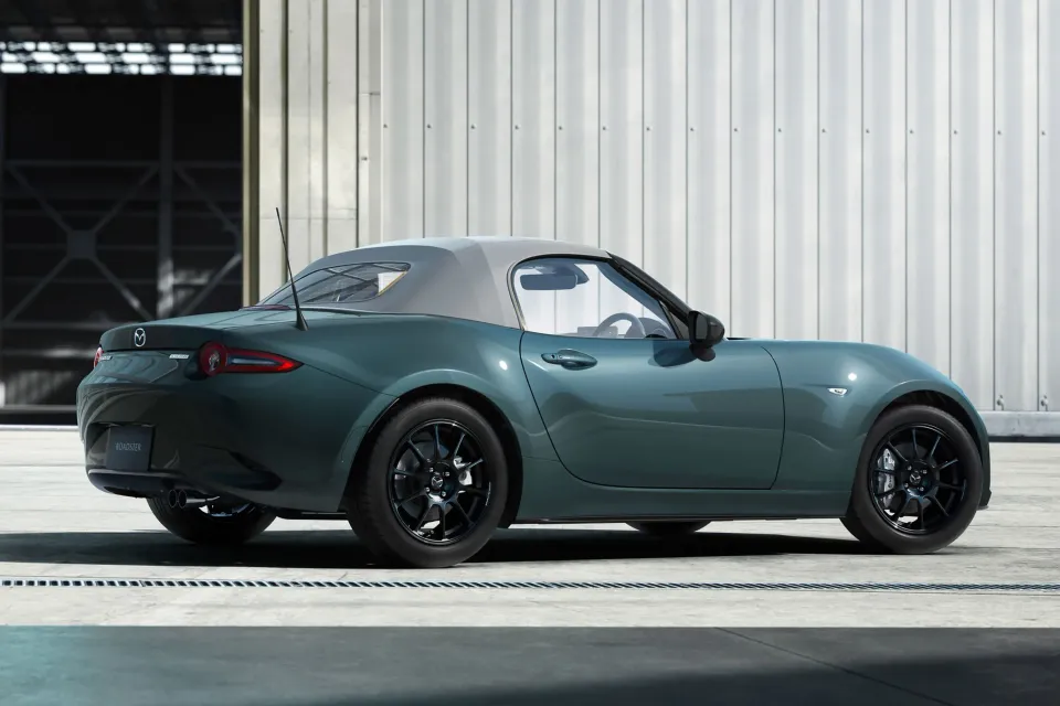 Mazda MX-5 debuts new green metallic paint for 2026 update | CarExpert NZ